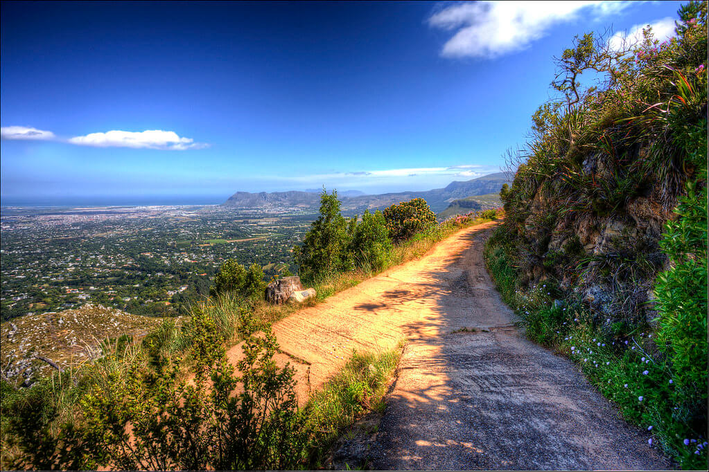 Top 5 Easiest Hiking Trails for Beginners | Camp & Climb